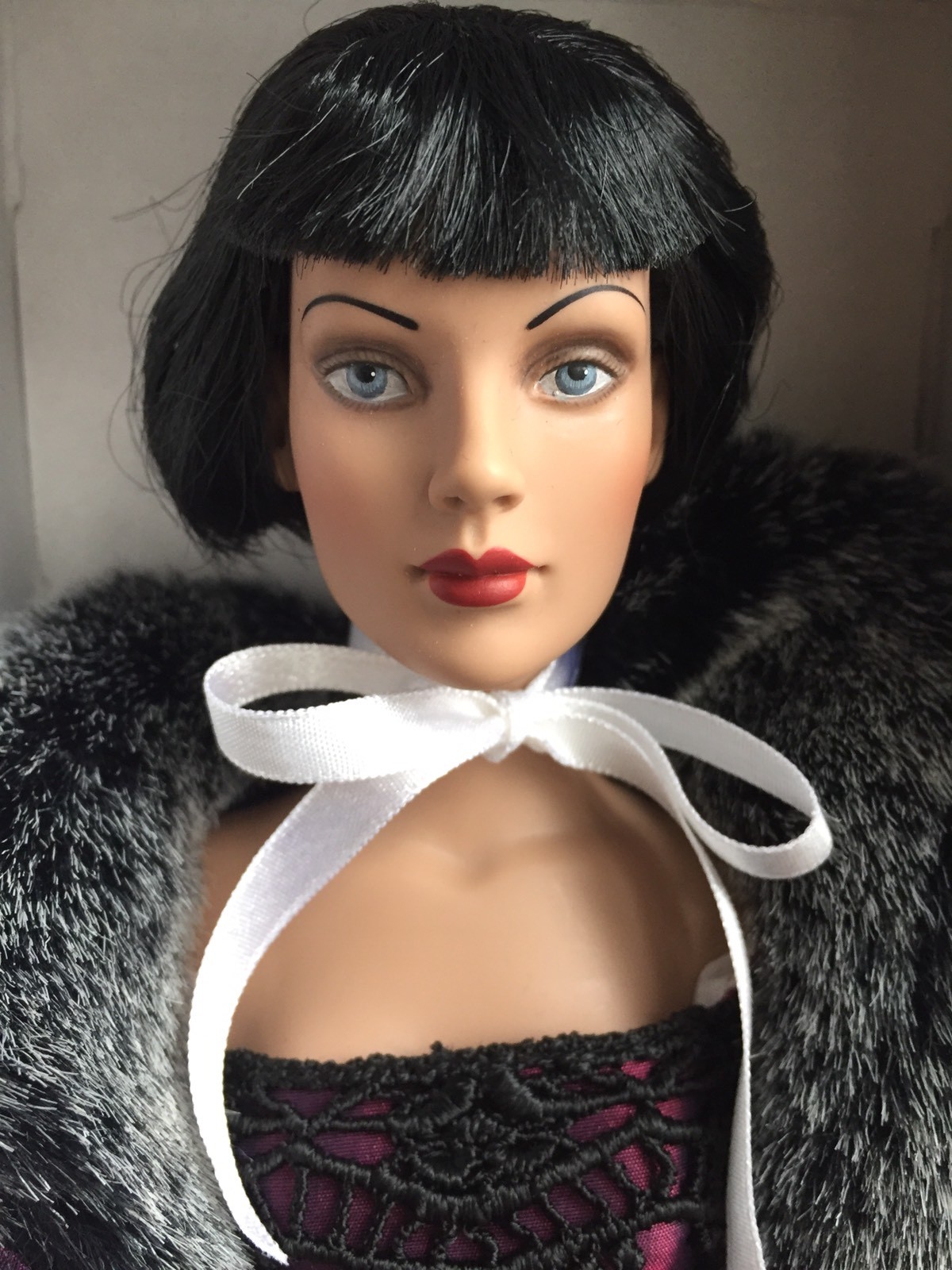 Tonner Tyler 16" 2003 CHICAGO VELMA KELLY COURT ROOM Fashion Doll NRFB ...