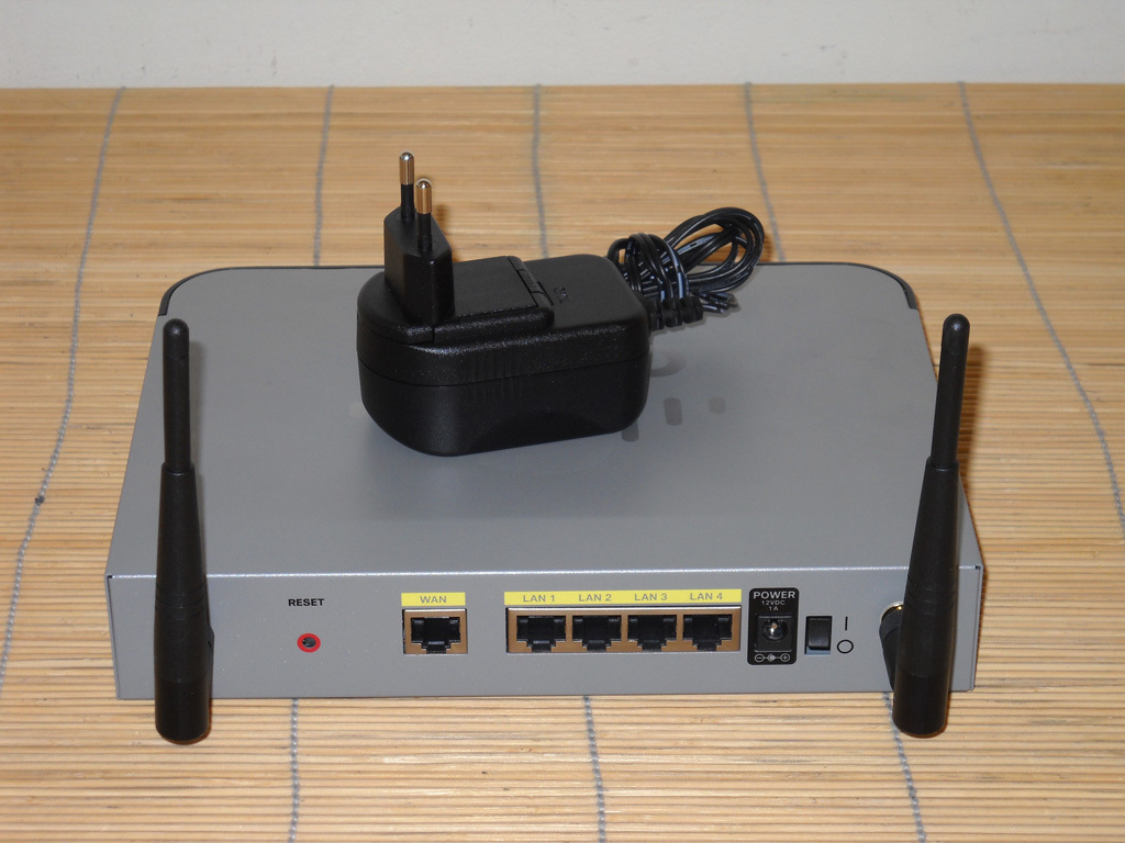 Cisco RV220W-E Wireless-N VPN Router, VLAN + 4x 10/100/1000 Switch GbE ...