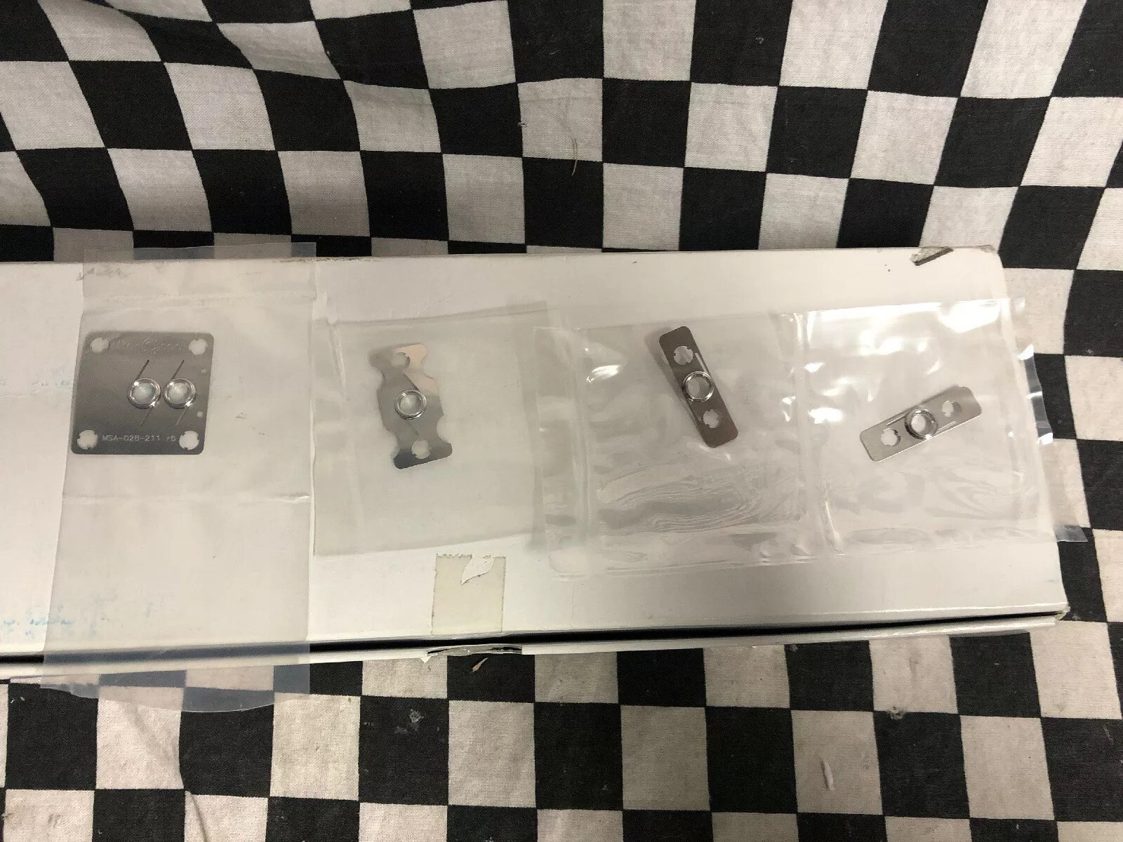 LOT OF 4, MICROSEAL MSA-028-111-M R6, MSA-028-211 R6, MSA-028-111 R8 ...