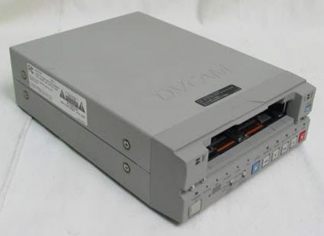 PLAY NTSC PAL DVCAM MiniDV Mini DV Tapes w Sony DSR-11 Player Recorder ...