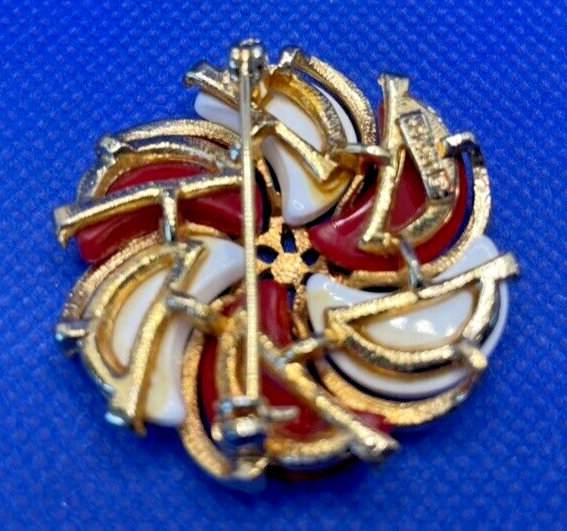 LISNER BROOCH/PIN: GOLD TONE, RED AND WHITE PINWHEEL CIRCLE WITH STAR ...