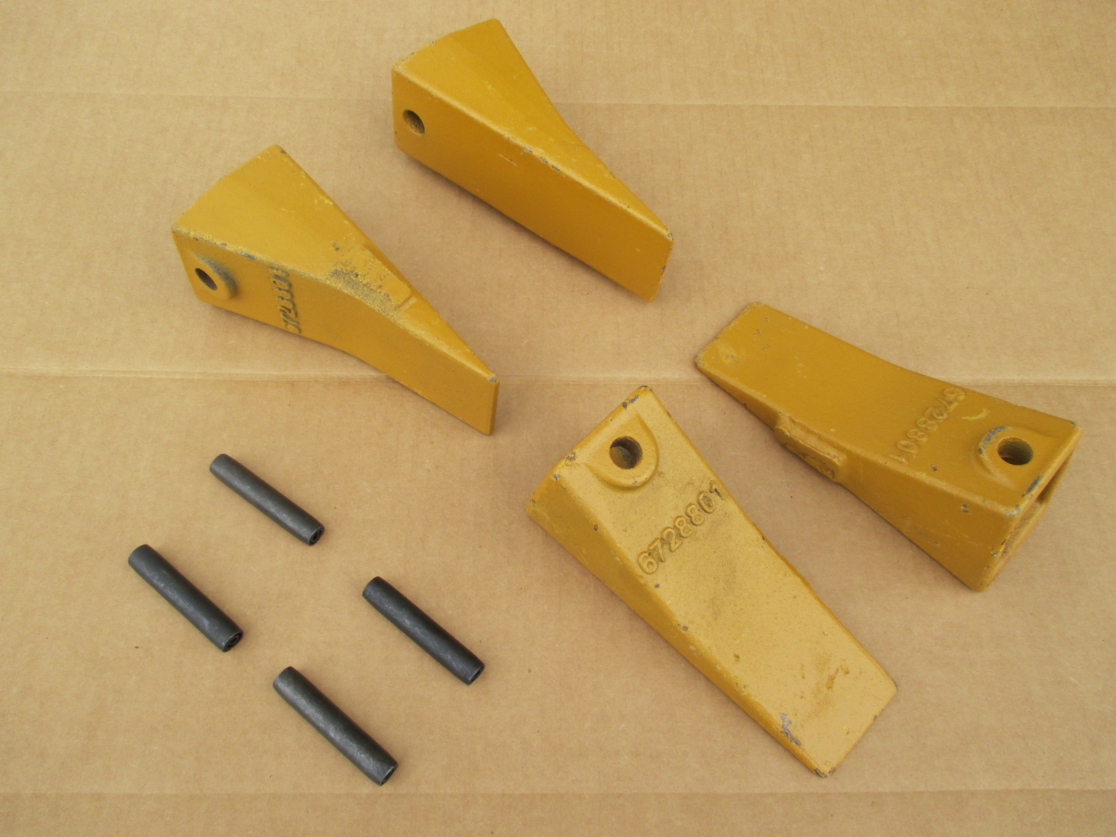 4 BUCKET TEETH + PINS FOR PART 14J3732 3F5108 4K0367 6716017 6717209 ...