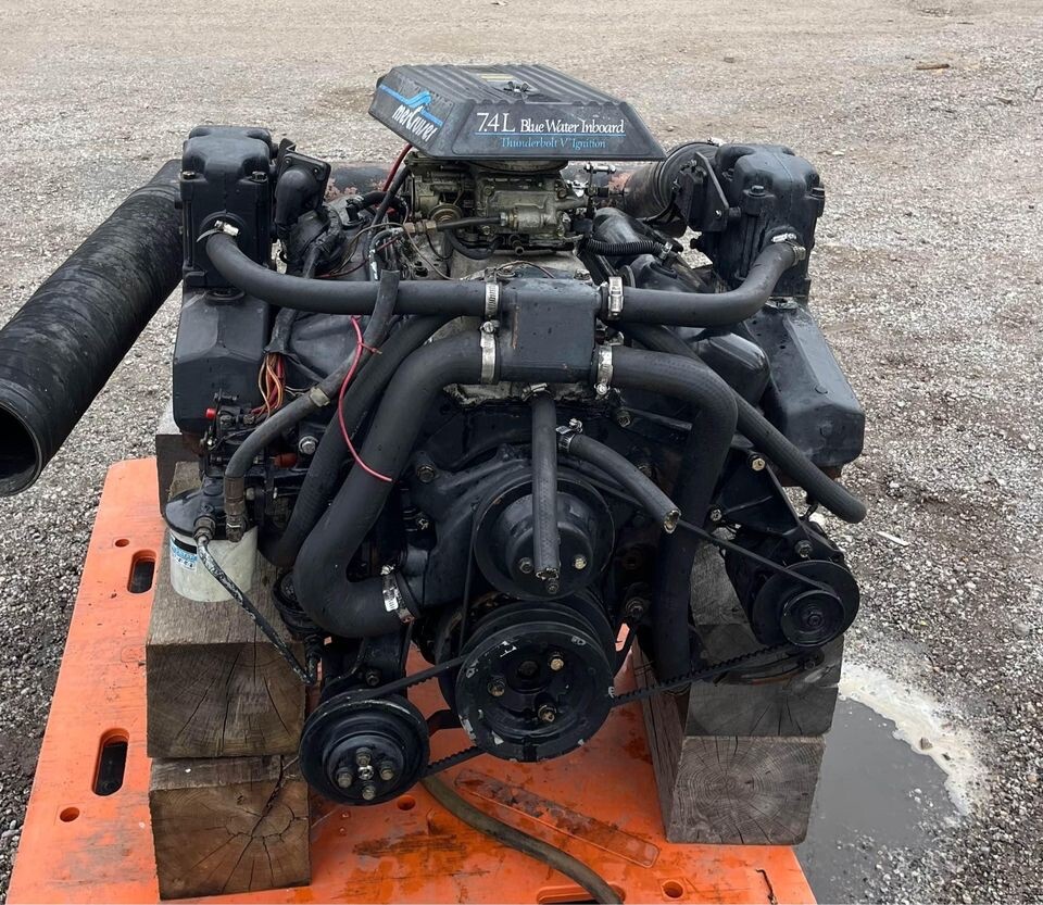Mercruiser 454 7.4L Marine Gas Engine Low Hours RUNS GREAT BLUEWATER ...