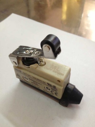 10PCS/Box New Panasonic AZ7141 Enclosed Limit Switch Expedited Shipping ...