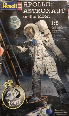 Apollo: Astronaut on the Moon Revell 1:8 Kit Gift Set #04826/ Box 2009 ...