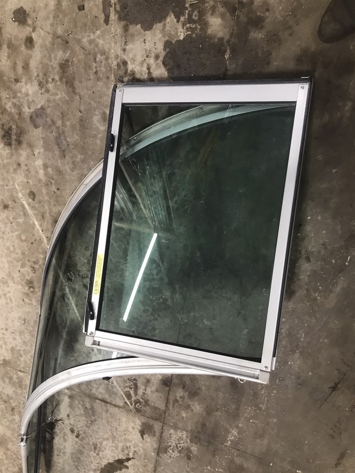 99 Wellcraft Martinique Boat curved glass windshield wind shield right ...