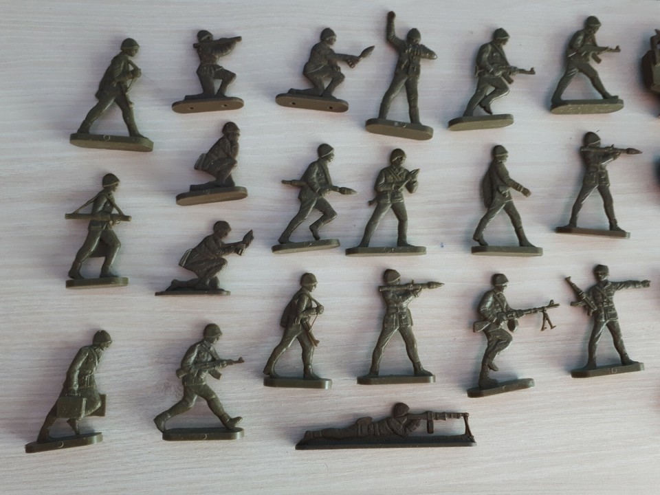 Rare vintage soldiers toys flat figures plastic | eBay