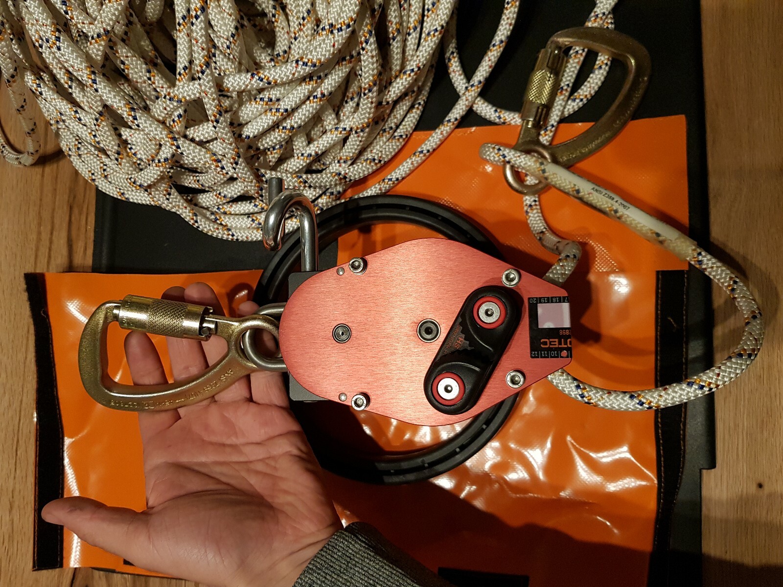 SKYLOTEC AGR2001 Milan Rescue Hub A-024 & 75m of new climbing rope *NEW ...