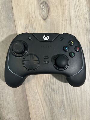 Razer Wolverine V2 Chroma Xbox Series X/S Controller With Razor Chroma ...