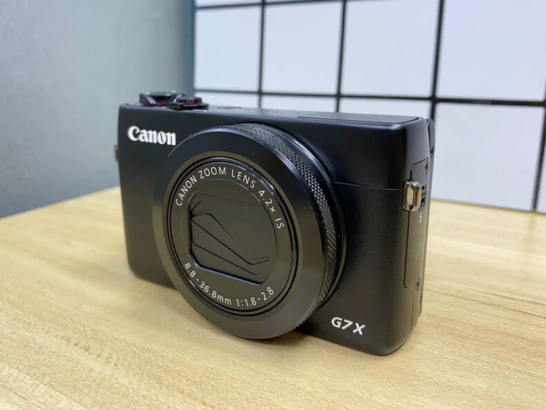 Canon PowerShot G7X (G7X mark I)20.3 MP Optical 4.2X Zoom Digital ...