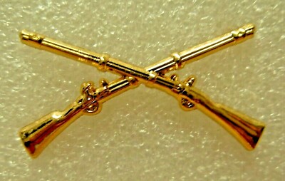 Crossed Rifles pin badge. Golden rifle design. Infantry. Army Soldier ...