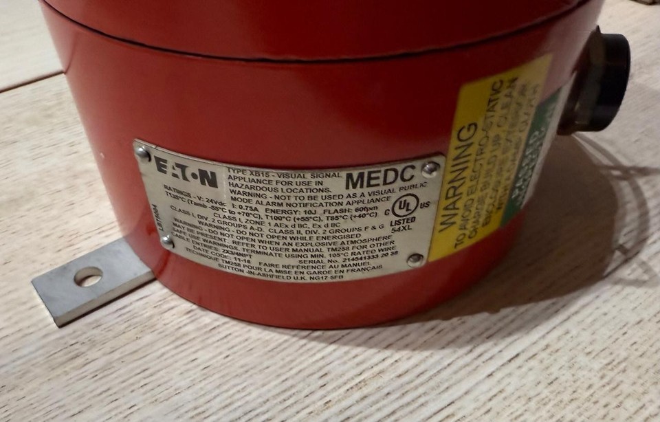 EATON MEDC TYPE XB15 - visual Signal 24V DC 10J RED | eBay