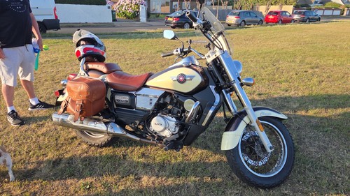 UM Renagade Commando Classic Motorbike, 125cc Good Condition. 10025 ...