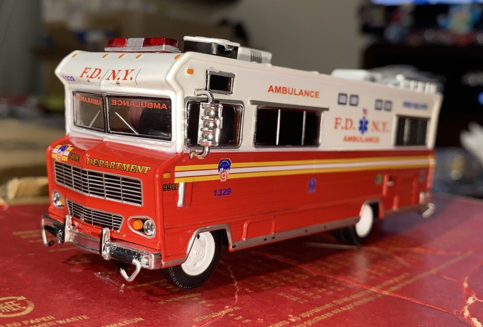 1-1 Kitbash 1/64 FDNY RESCUE AMBULANCE NEW YORK FIRE DEPARTMENT 1-1 Custom Made | eBay
