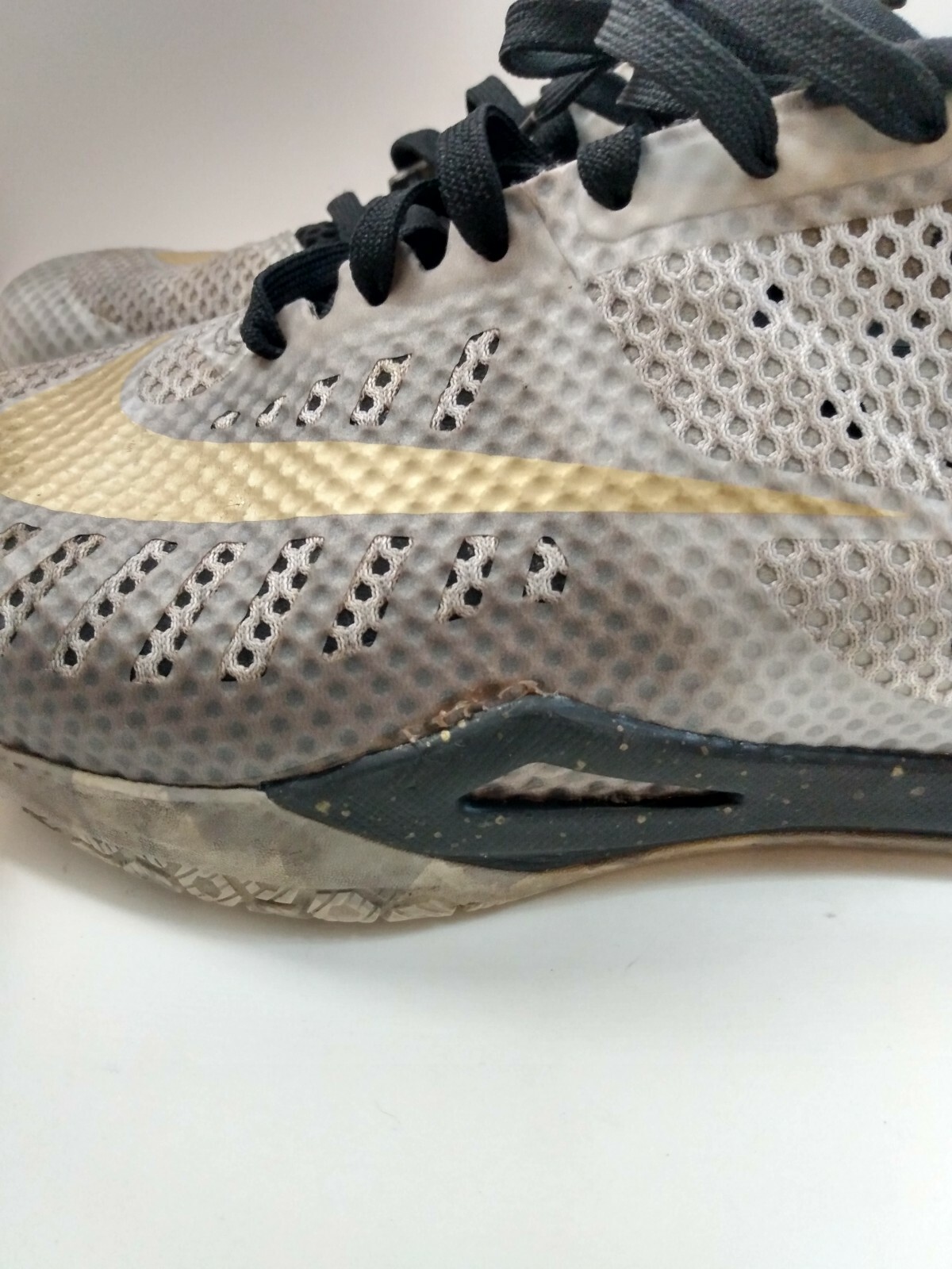 Nike Hyperlive White/Metallic Gold Basketball Men's S… - Gem