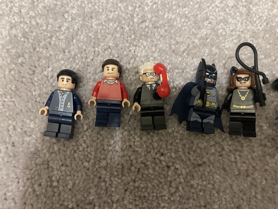 LEGO DC Comics Super Heroes Batman Classic Batcave 76052 mini figs, box ...