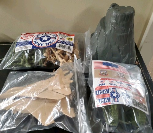 TimMee Processed Plastic Bucket of Army Men Tim Mee Tank Soldier Figure ...