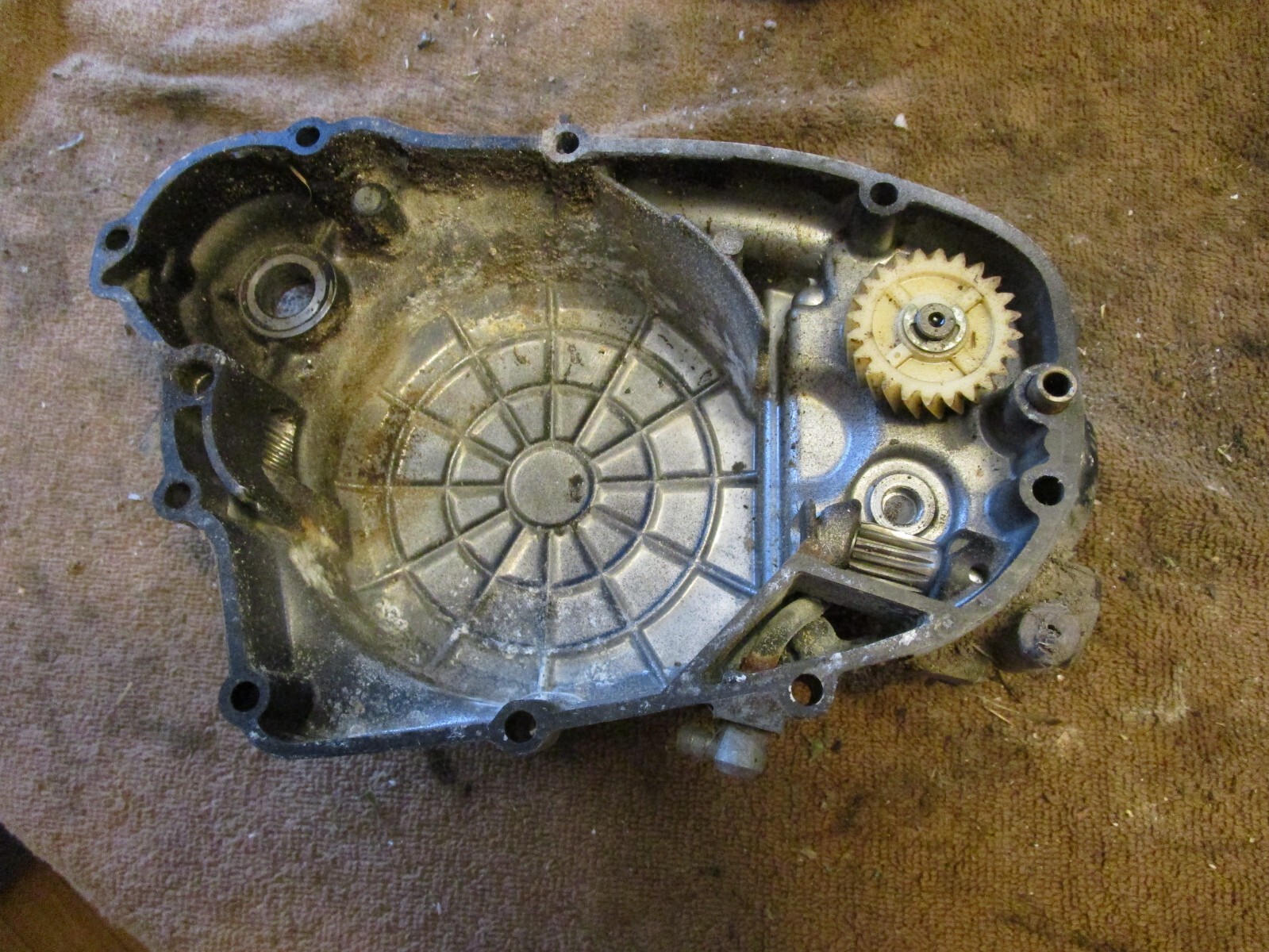 1980 Yamaha DT 175 DT175 engine clutch side cover injection pump ...