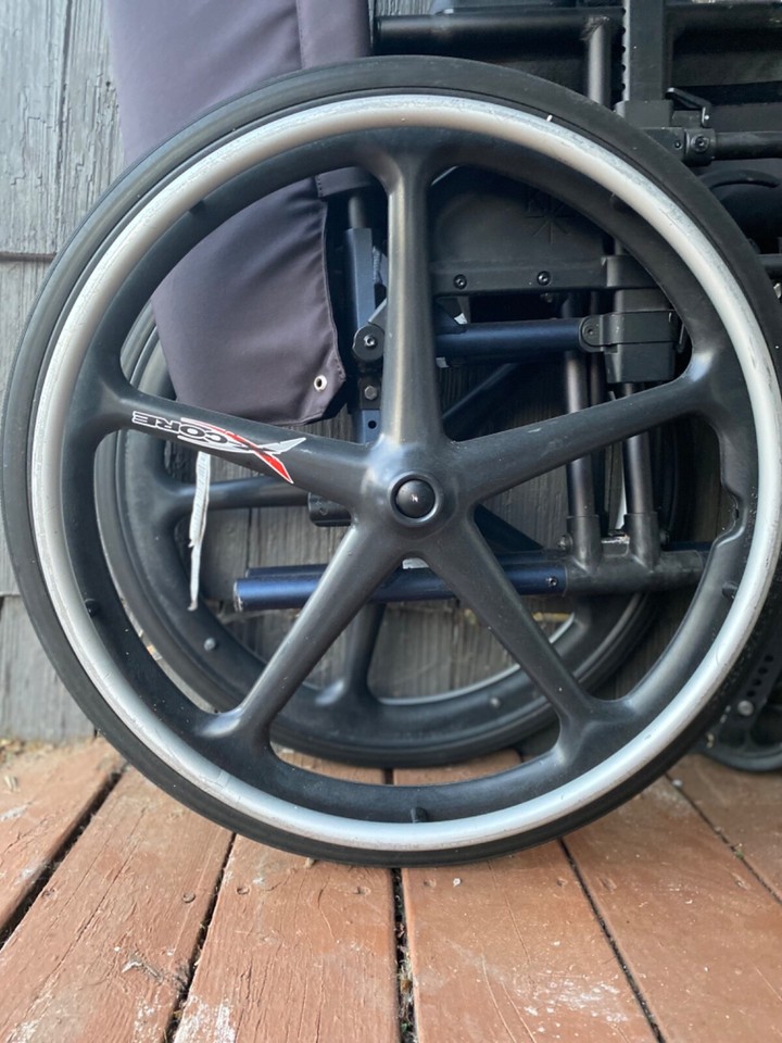 Ki Mobility Catalyst5Vx Catalyst 5Vx Folding Manual Wheelchair, Easy ...