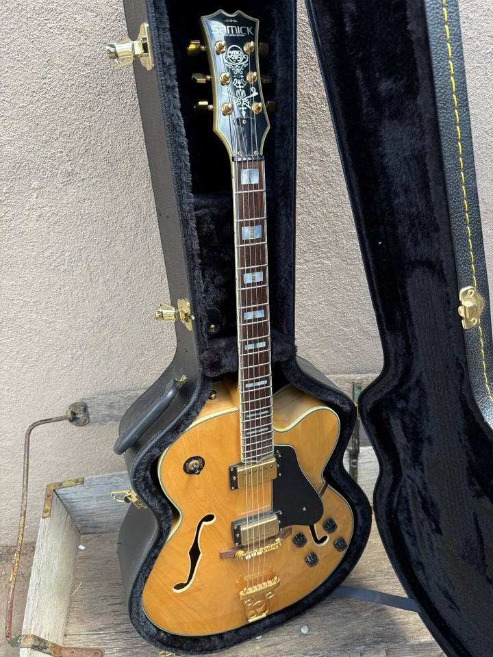 BEAUTIFUL Samick HJ650 Hollow Body Electric Guitar W/Hard Shell Case ...