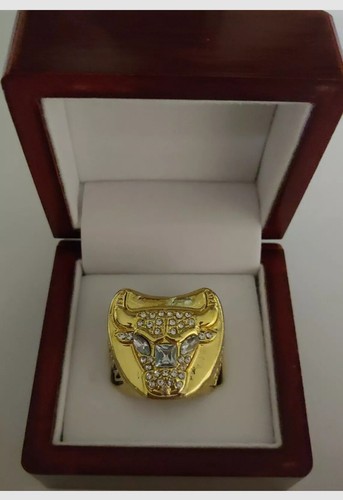 Michael Jordan - 1997 Chicago Bulls Championship Ring With Wooden ...