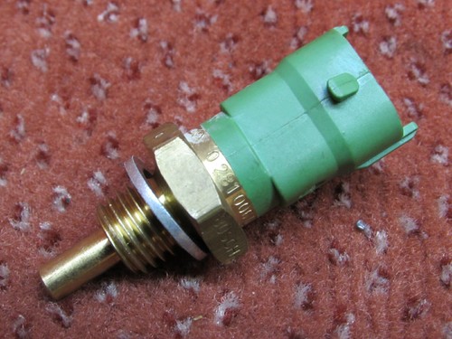0281006021 temperature sensor fuel temperature sensor sensor Volvo V40 ...
