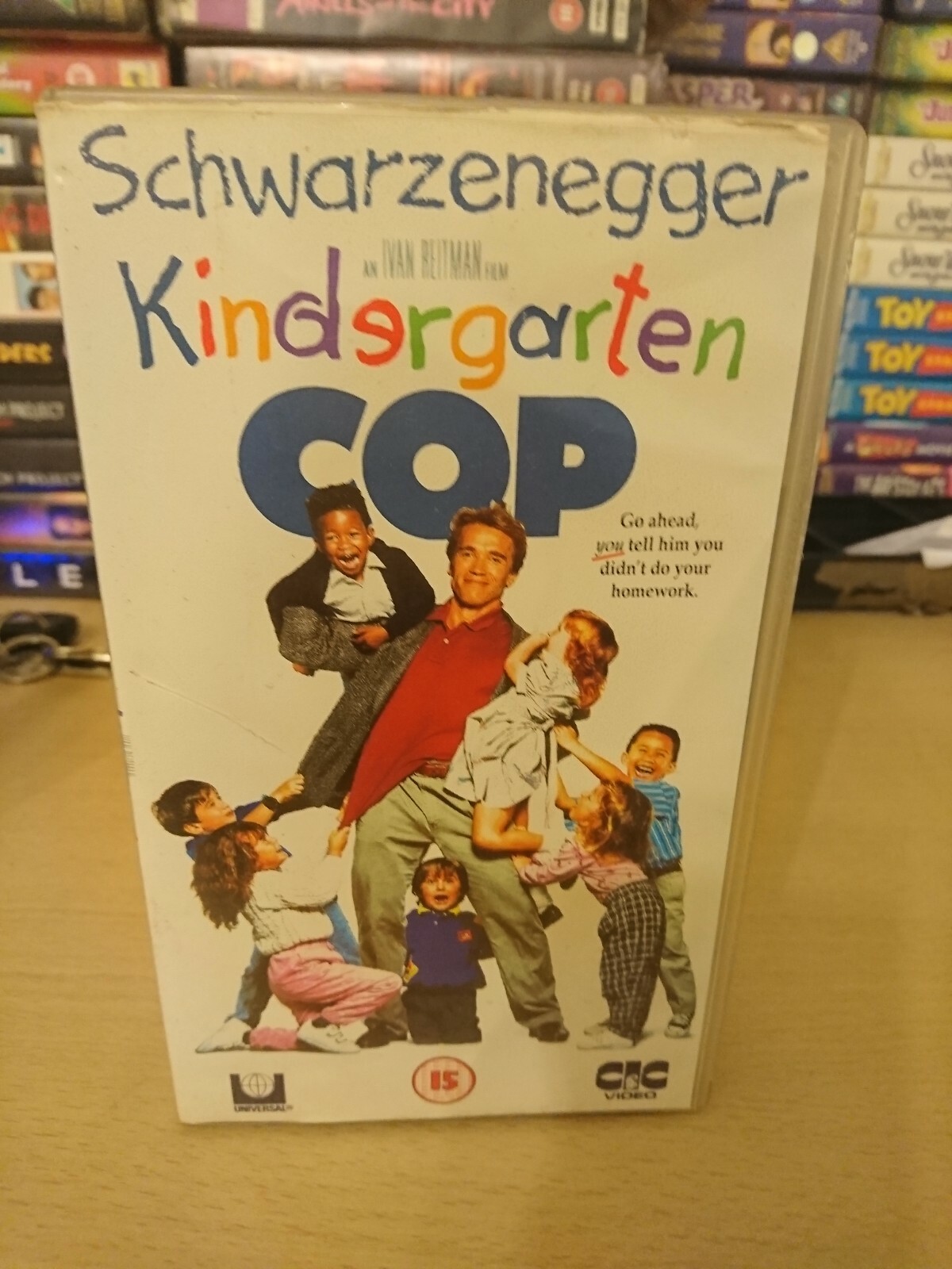 KINDERGARTEN COP UNIVERSAL UK PAL VHS VIDEO 1992 Arnold Schwarzenegger ...