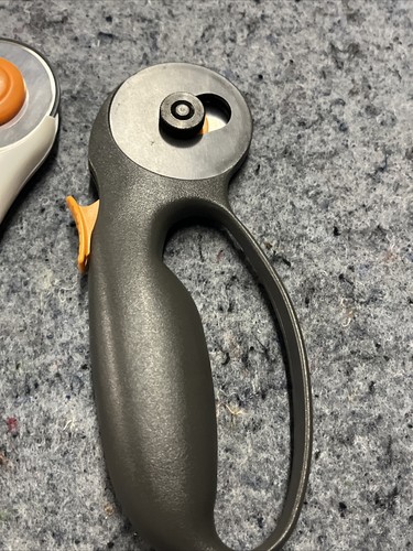 Fiskars Rotary Cutter Wheels Lot Of 2 Tools Sharp | eBay