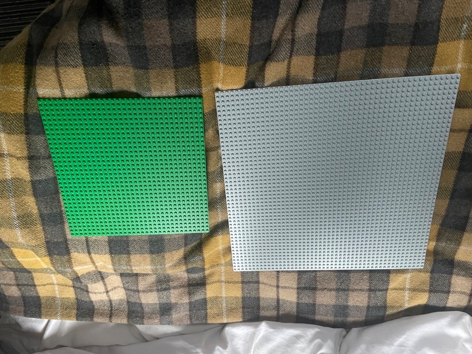 LEGO - GREY BASE PLATE - SIZE 48 x 48 STUDS & GREEN BASE PLATE 32 x 32 ...