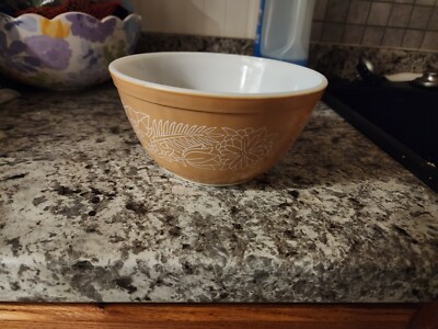 PYREX Vtg Pyrex Glass Mixing Bowl # 402 Woodland Tan Beige White 1- 1/2 ...