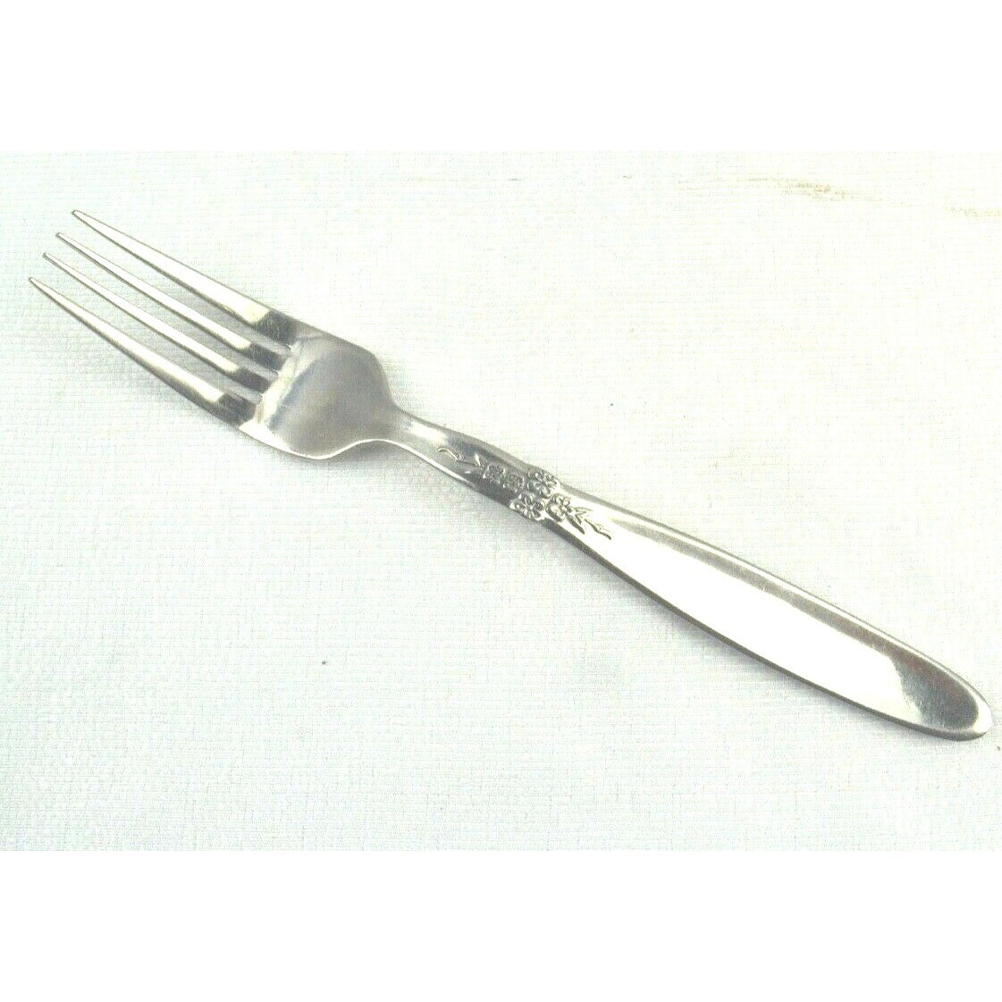 Oneida Memoir 1 Dinner Fork Flower Cross Oval Handle Stainless ...