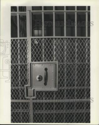 1994 Press Photo Jail Cell at 120th Precinct Police Department ...