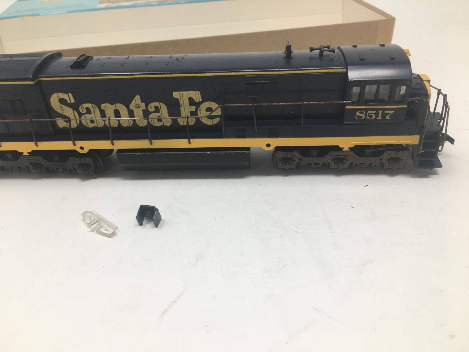 Athearn 3501 HO Scale Santa Fe U33C Diesel 8517 PWR Powered Diesel ...