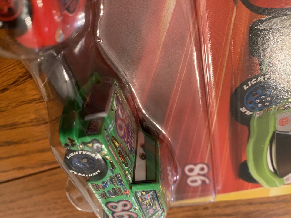 DISNEY PIXAR CARS - RACE & RESCUE - LIGHTNING MCQUEEN & CHICK HICKS ...