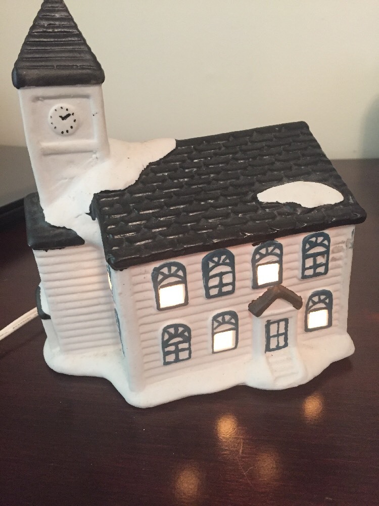 HAND PAINTED CERAMIC LIGHTED HOUSE CHURCH NIGHT LIGHT CORDED 7 IN.TALL ...