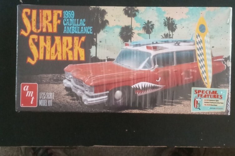 AMT 1242 1959 Cadillac Ambulance Surf Shark 1:25 Plastic Model Kit ...