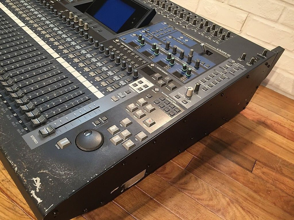 Yamaha 02r96 Digital Mixer. Meter Bridge and 110v stepdown transformer ...