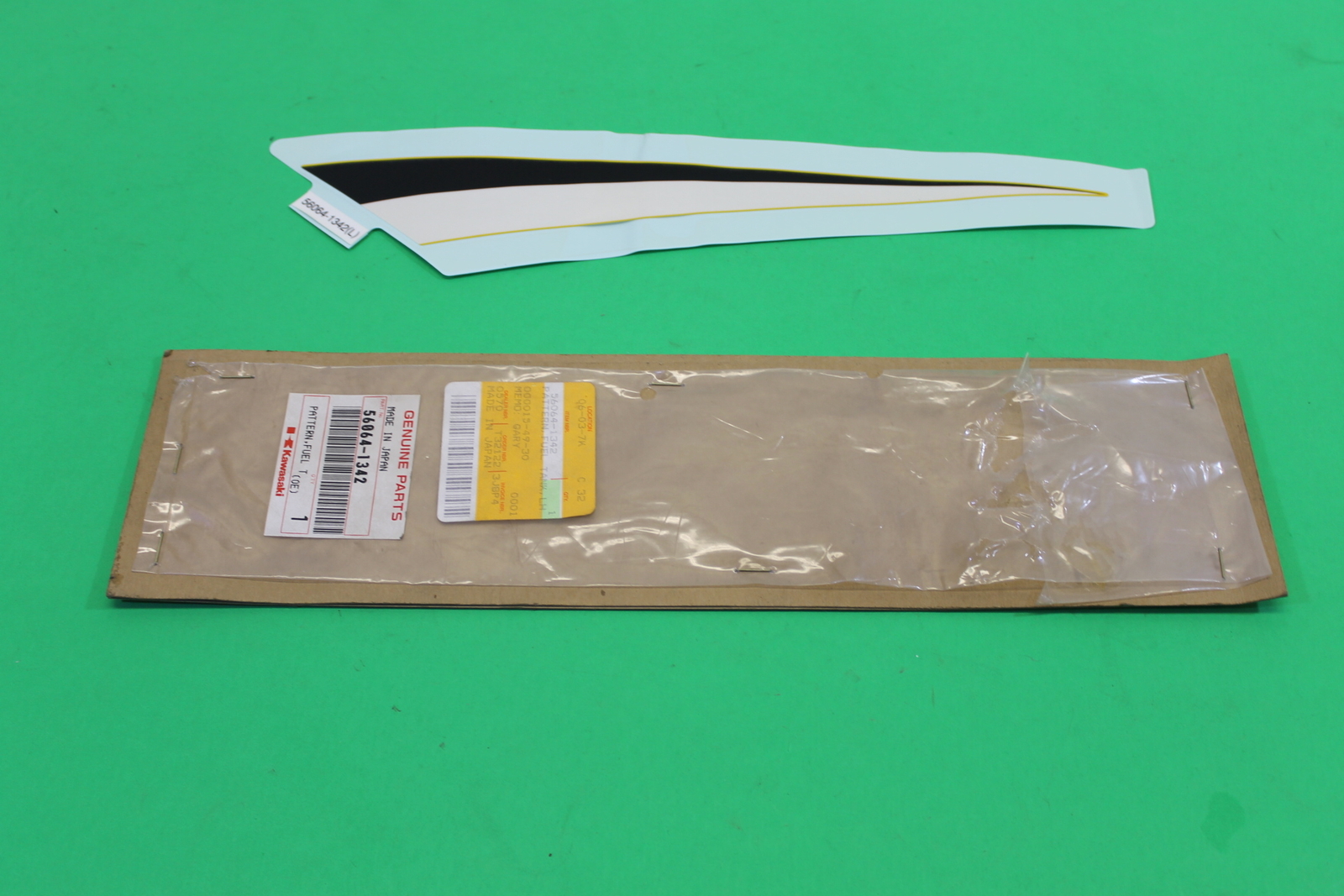 NOS KAWASAKI 2001 NINJA ZX7R 750P FUEL TANK LH DECAL PART# 56064-1342 ...