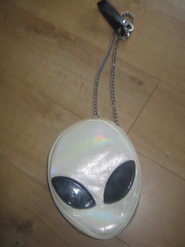 club exx alien head bag white shoulder strap used great cos Bag Comicon ...