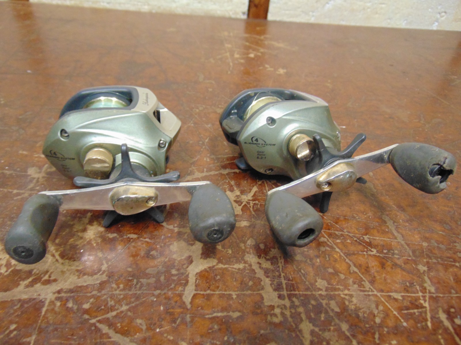 2 Shakespeare Axiom AXIOMLB 4 Gear 6.3:1 Lo-Profile RH Bait Caster ...