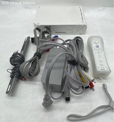 Nintendo Wii Console With AC Adaptor, Sensor Bar, Controller & NFL Game ...