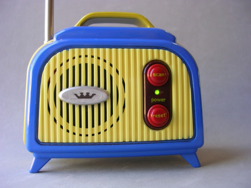 Fallout Miniature Radio Working FM Vault-tec colors Radiation King | eBay