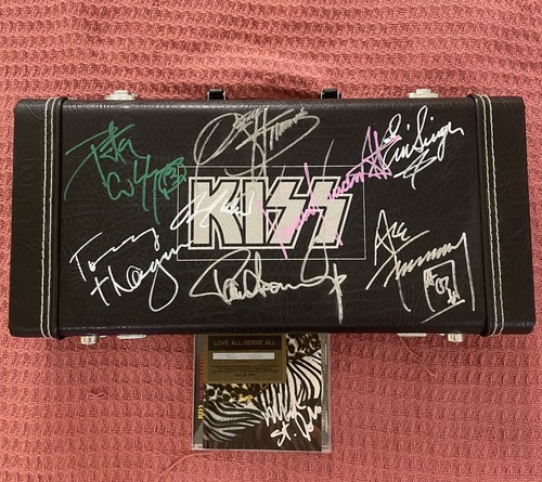 KISS Lot - Box Set Signed By 8 + Eric Carr Signed Card Ace Frehley Gene ...
