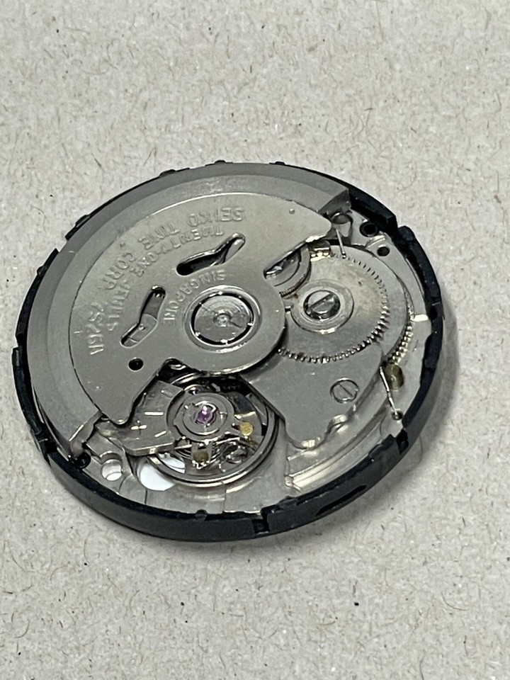 Seiko 7S26A automatic watch movement runs ok but needs service day date ...