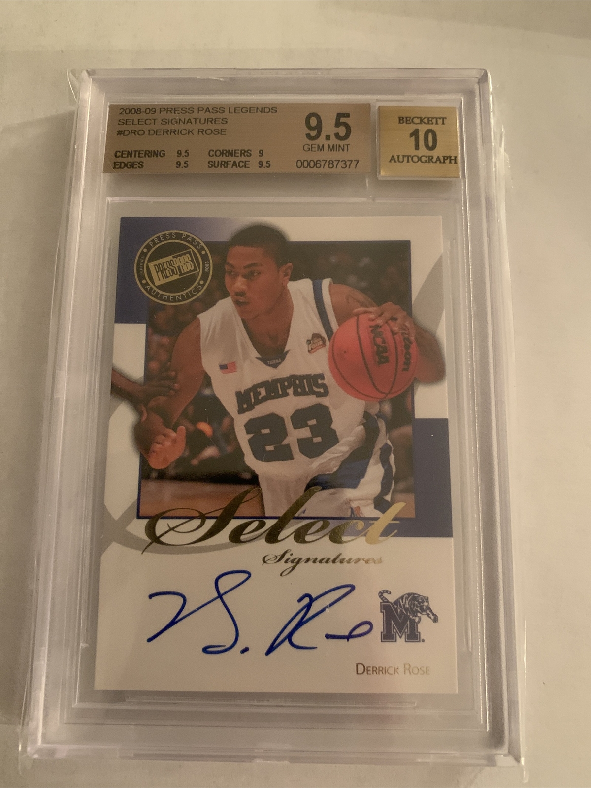 Derrick Rose Autographed Memorabilia | Signed Photo, Jersey ...