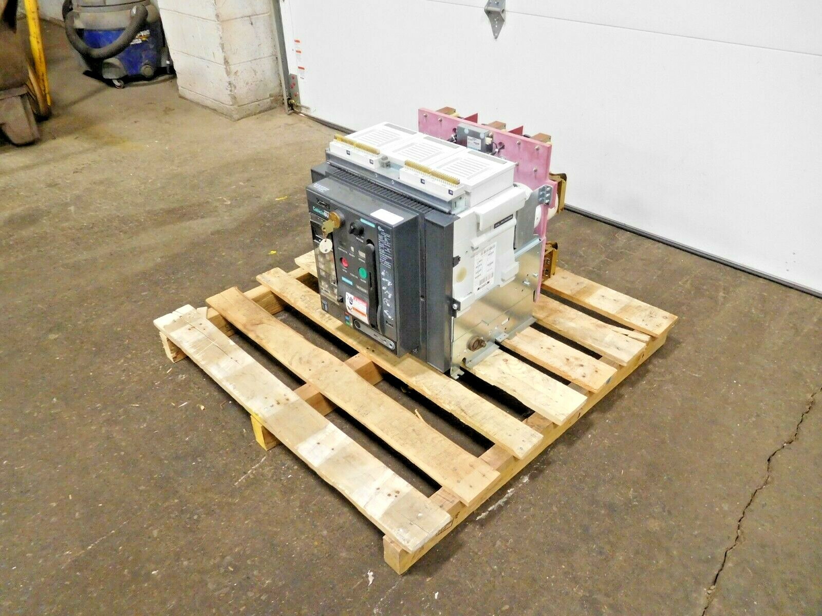 MO-3563, SIEMENS WLF2A316 INTEGRATED CUBICLE BUS POWER CIRCUIT BREAKER ...