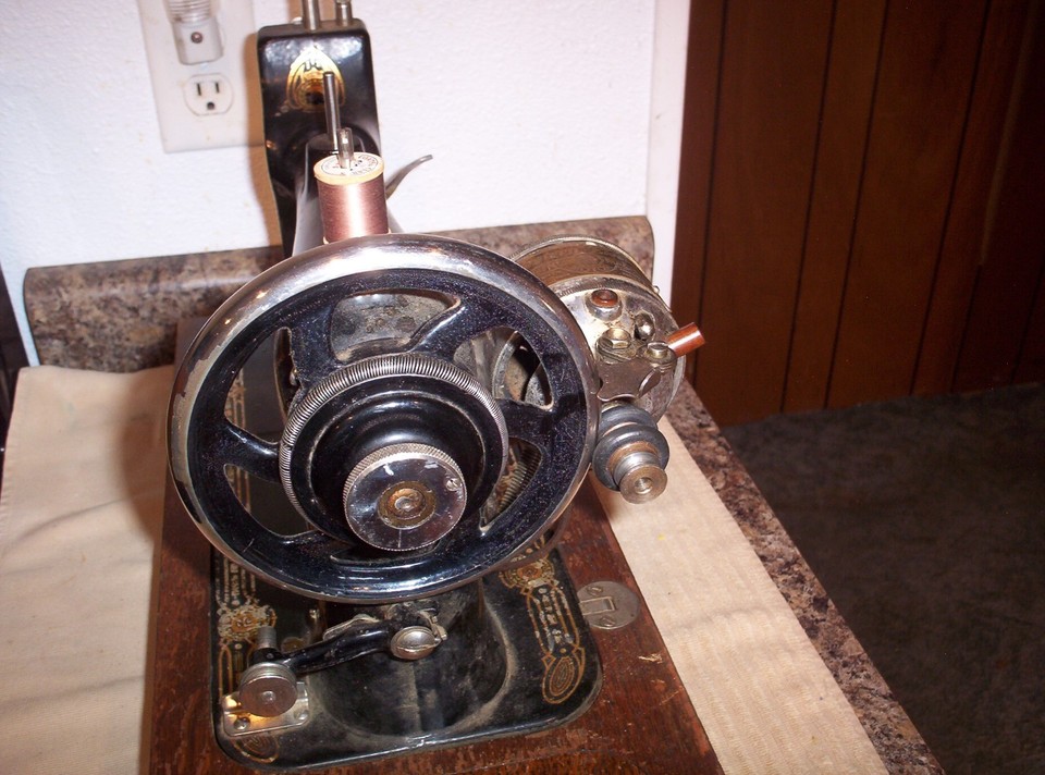 VINTAGE " WESTERN ELECTRIC " SEWING MACHINE w/CASE & KEY - WORKING ...