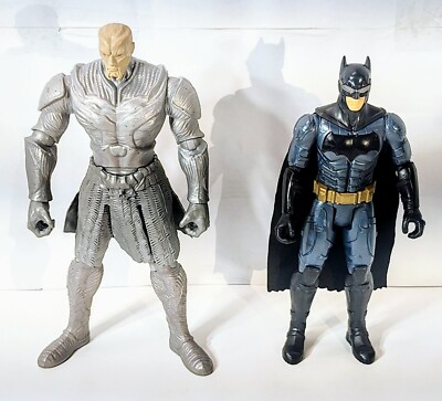 DC JUSTICE LEAGUE STEPPENWOLF VS. CONTRE BATMAN POSEABLE 12" ACTION ...