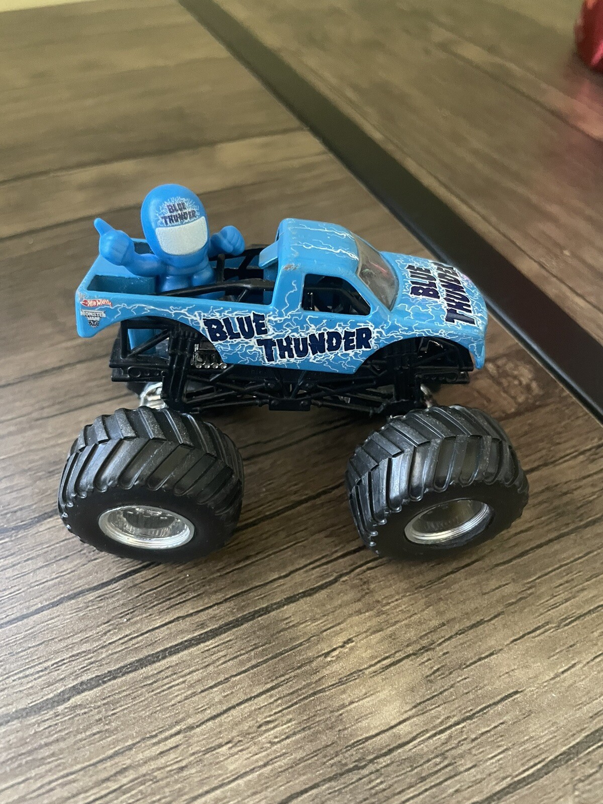 Hot Wheels Mattel Monster Jam Blue Thunder 1:64 + Rare Mini Figure ...