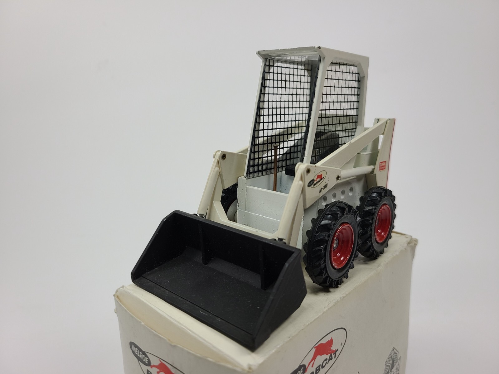 Bobcat Clark M-700 Skid-Steer Loader - Conrad Gescha 1:24 Scale Model ...